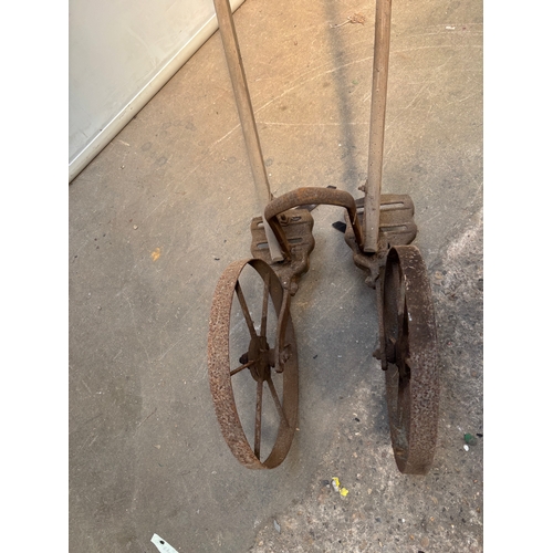 Cast iron dual-wheel garden plough