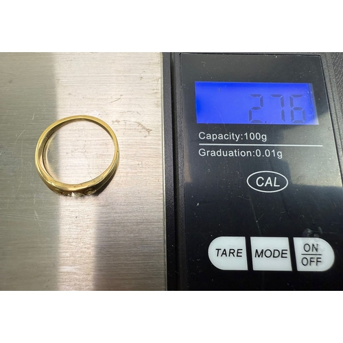 18ct gold ring - size K - with clear stones - 2.75g