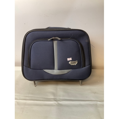 GardX car cleaning kit in navy zip case please see picture