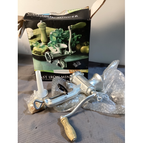 Cast iron mincer by kitchen craft