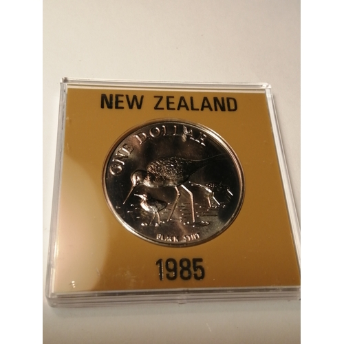 COINS : NEW ZEALAND 1985 dollar in uncirculated condition and in ...