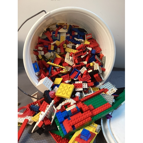 Large Tub of vintage lego blocks