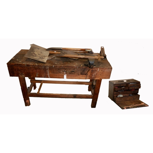 Garden tools. Beale & Jackson "Neverbend" No.1 garden spade, 20th c, a ...