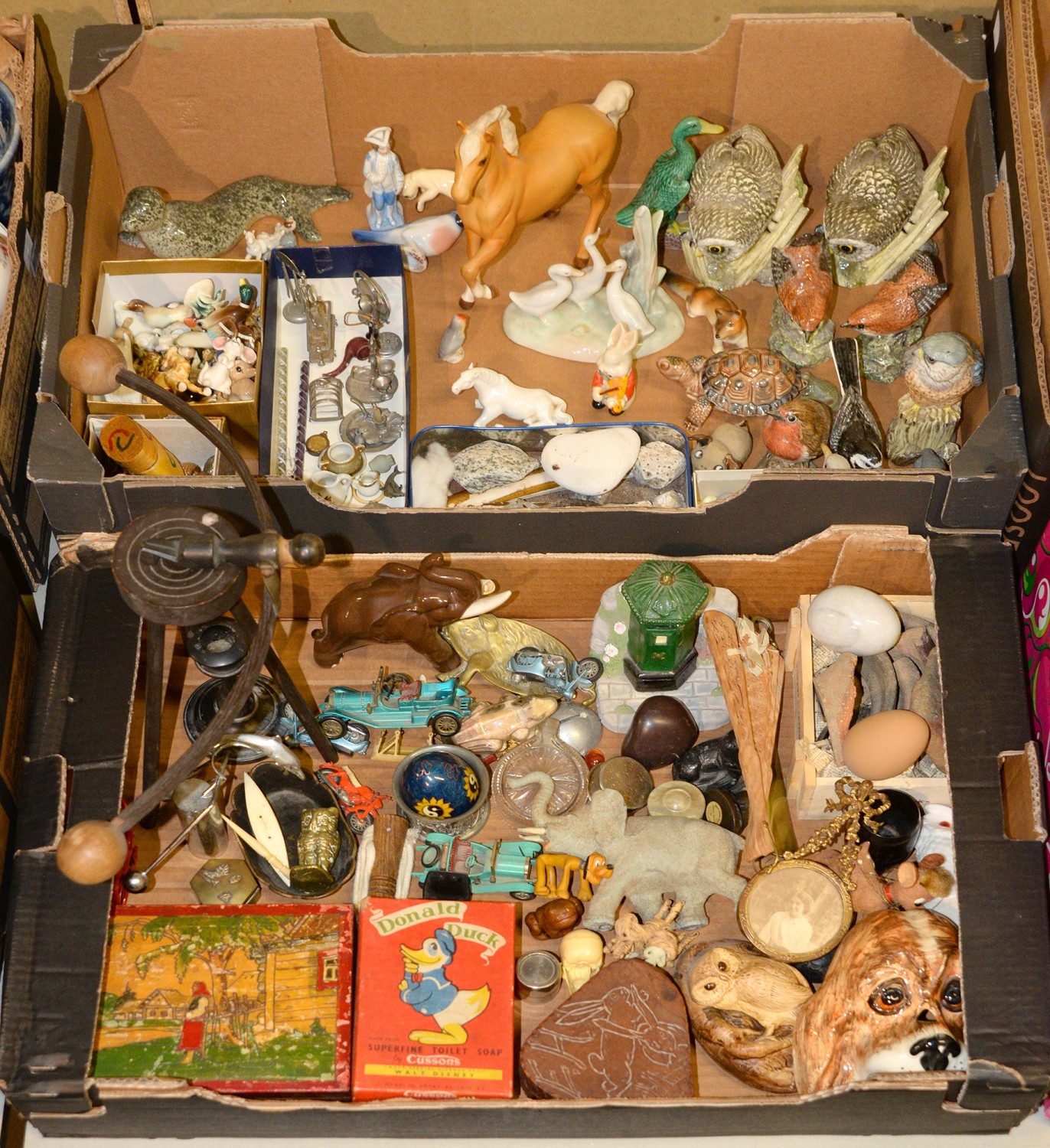 Miscellaneous ornamental ceramics, including a Beswick Palomino horse ...