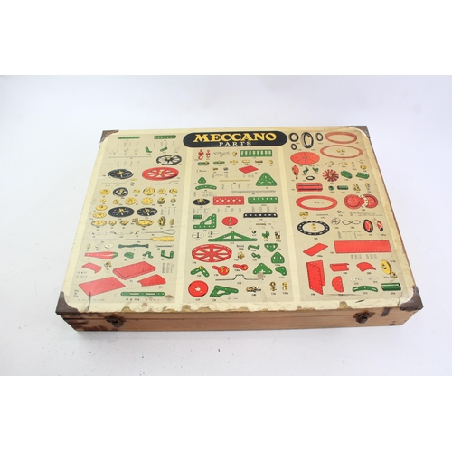 Vintage MECCANO PARTS Set In Original Wooden Box With Artwork Printed Lid