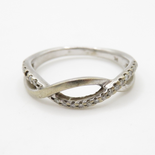 9ct white gold diamond infinity design ring (2.4g) Size N