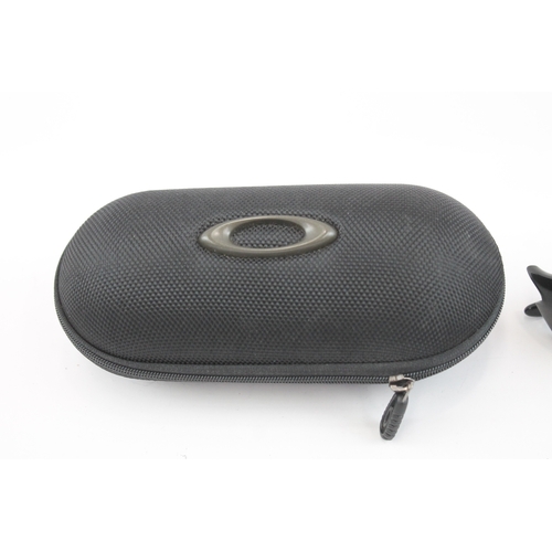 Oakley Designer Sunglasses in Glossy Black with Case