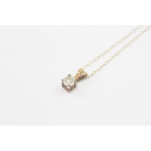 9ct gold diamond single stone pendant on chain (1g)