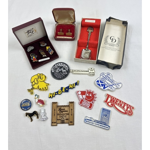 A collection of assorted vintage pin badges and plastic badges together ...