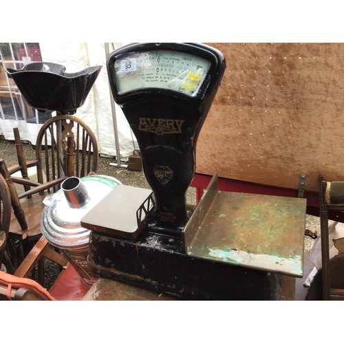 VINT AVERY SHOP SCALES