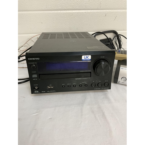 ONKYO COMPACT DISC AND MP3 PLAYER COMPLETE WITH INSTRUCTIONS AND REMOTE ...