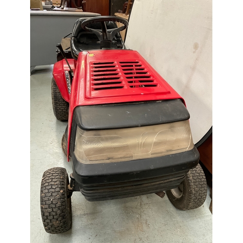 LAWNFLITE MODEL 604 11.5 HP 30 INCH CUT PETROL SIT ON TRACTOR MOWER ...