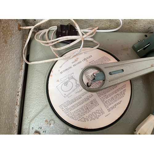 VINTAGE STELLA RECORD PLAYER WITH PHILIPS AUTOMATIC RECORD CHANGER AND ...
