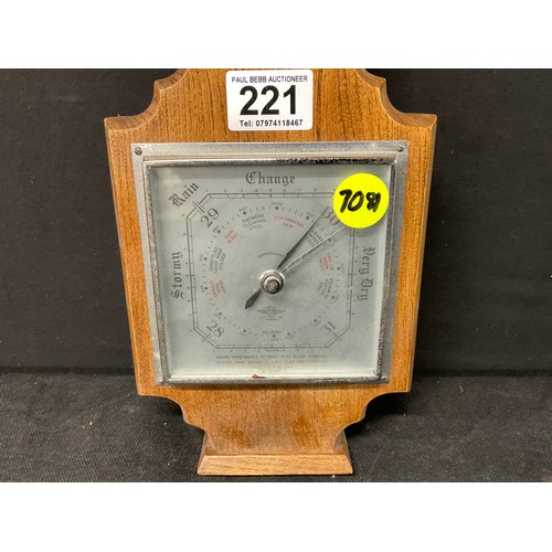 VINTAGE OAK FRAMED BAROMETER H17”