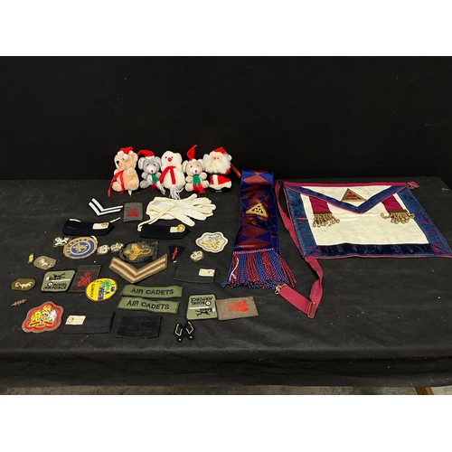 BOX OF MASONIC AND MILITARY CLOTH BADGES ETC
