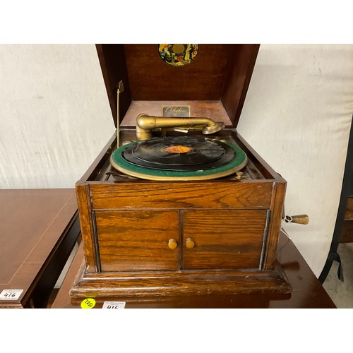 VINTAGE TABLE TOP CLIFTOPHONE WIND UP GRAMOPHONE H11"W14"D16"