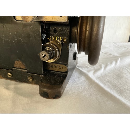 VINTAGE SINGER 81K3 SEWING MACHINE
