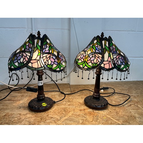 PAIR OF REPRODUCTION TIFFANY STYLE TABLE LAMPS WITH STAINED GLASS ...