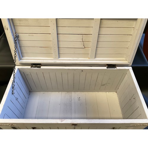 MODERN PAINTED BLANKET BOX A/F H14"W30"D15"