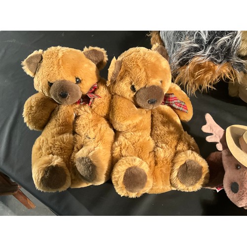 2 BOXES OF TEDDY BEARS AND CUDDLY TOYS