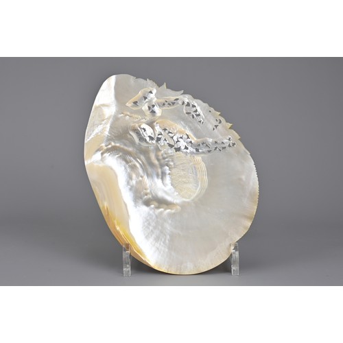 A LARGE CARVED MOTHER OF PEARL SHELL, PROBABLY JAPANESE EARLY 20TH ...