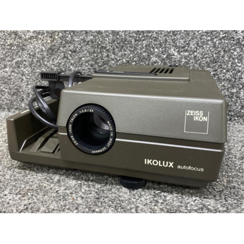 Zeiss Ikon Ikolux autofocus projector in mint condition