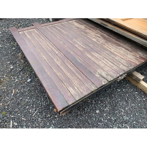 14 FT LONG MAHOGANY SLIDING GATE