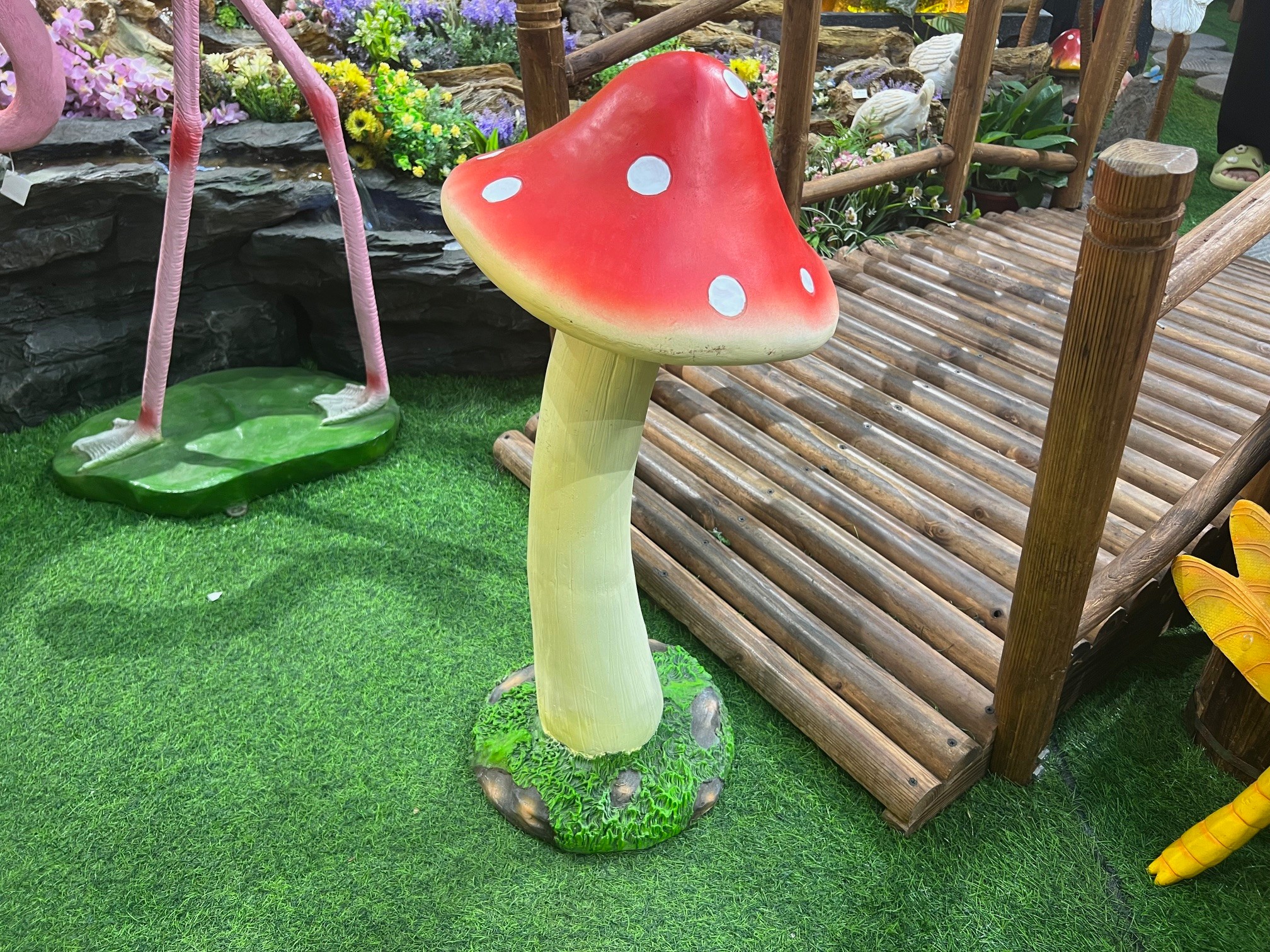 BOX NEW LARGE GARDEN MUSHROOM TOAD STOOL