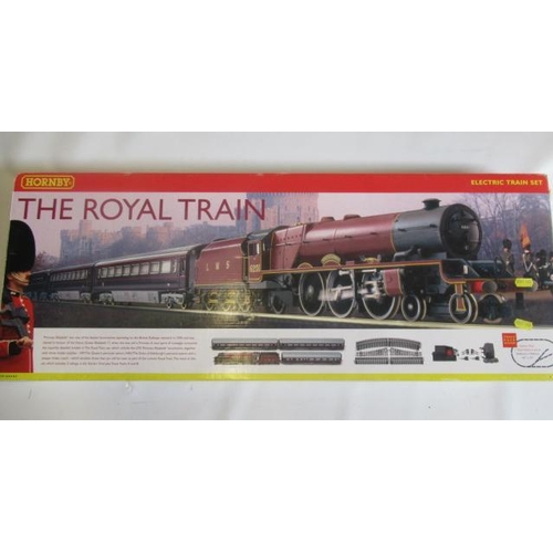 Hornby The Royal Train, Princess locomotive, coaches, track and ...