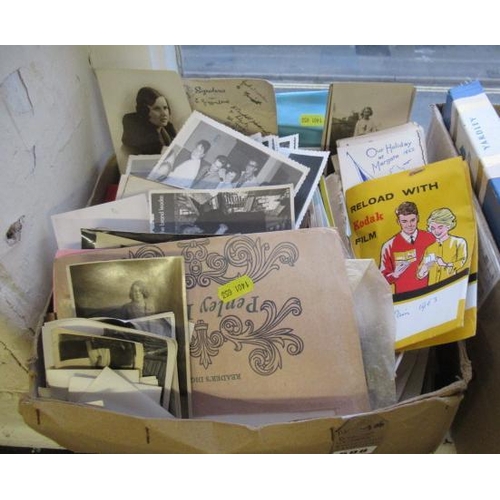 BOX OF VINTAGE PHOTOGRAPHS AND POSTCARDS