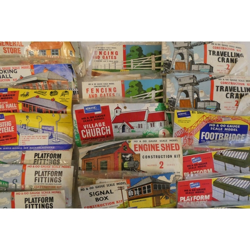 Thirty vintage bagged Airfix OO/HO scale line-side railway kits ...