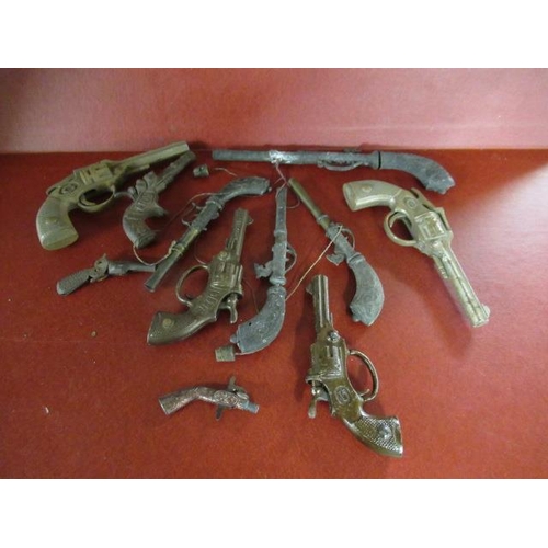 BOX OF VINTAGE METAL TOY GUNS