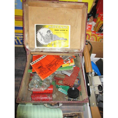 WOODEN BOX OF ASSORTED MECCANO
