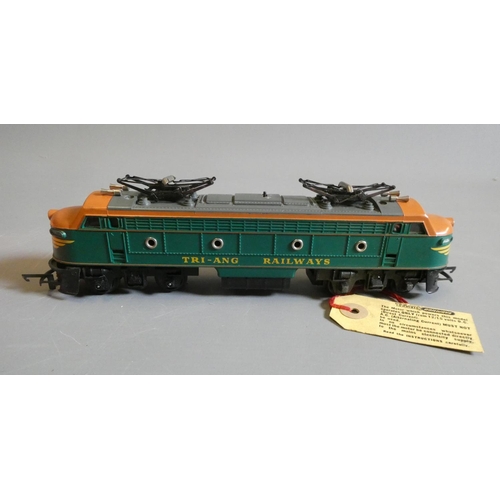 Triang Railways R257 double ended electric locomotive with pentagraphs ...