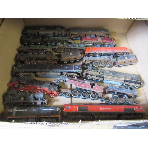LARGE QUANTITY OF MODEL RAILWAY LOCOMOTIVES