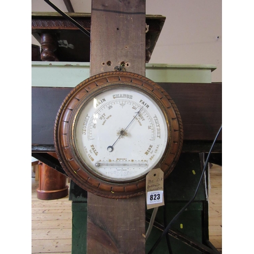CIRCULAR ANEROID BAROMETER