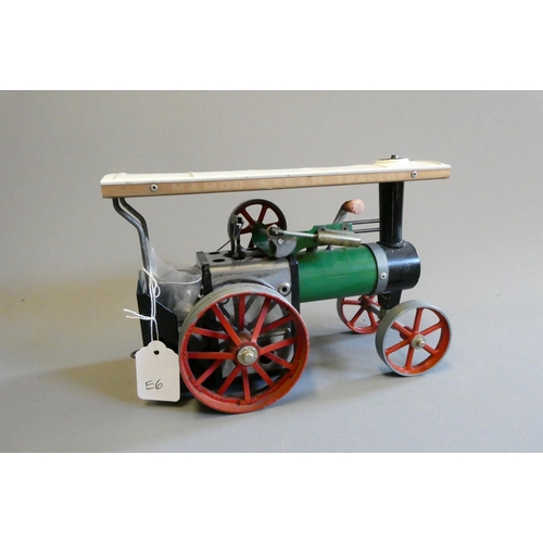 Mamod TE1 traction engine finished in green, some age wear, small dent ...