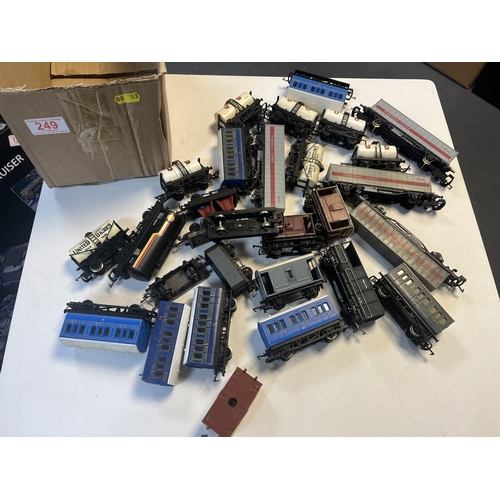 BOX OF MODEL RAILWAY PLEASE SEE PICTURES FOR CONTENTS