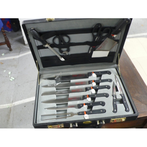 Cased as new Prima Knife set