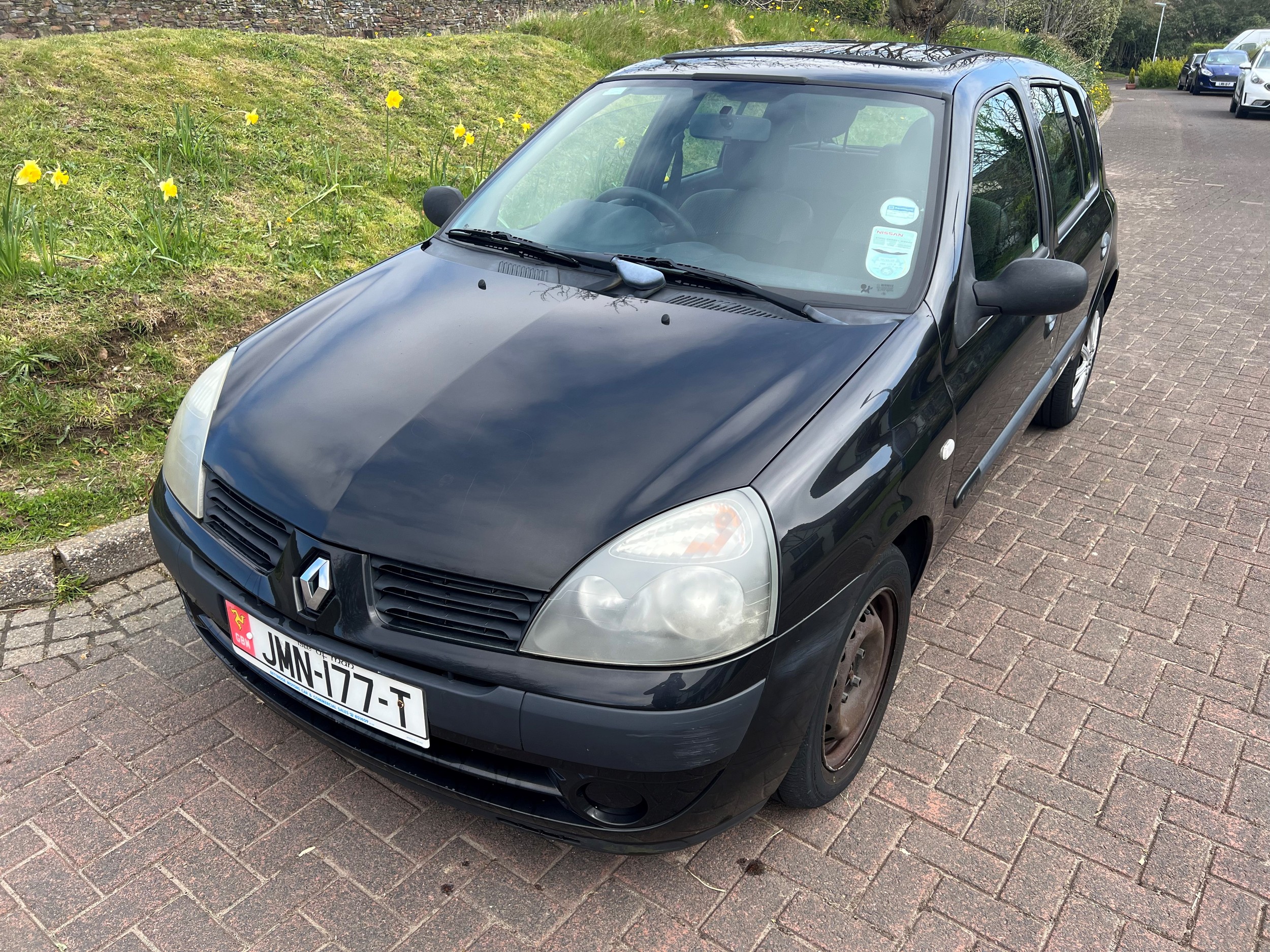 JMN177T Black Renault Clio 1390cc First Registered 11.08.2005 Approx ...