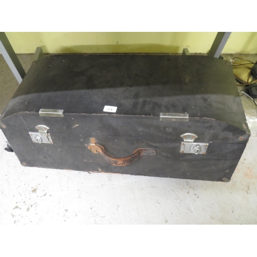 Motor vehicle storage trunk