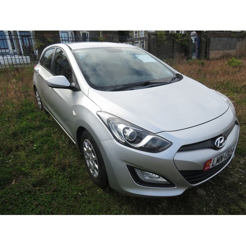 LMN130A Silver Hyundai i30 Classic blue drive 1582cc First Registered ...