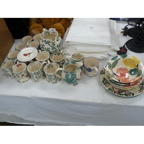 Collection of Bridgewater mugs, jugs and bowls