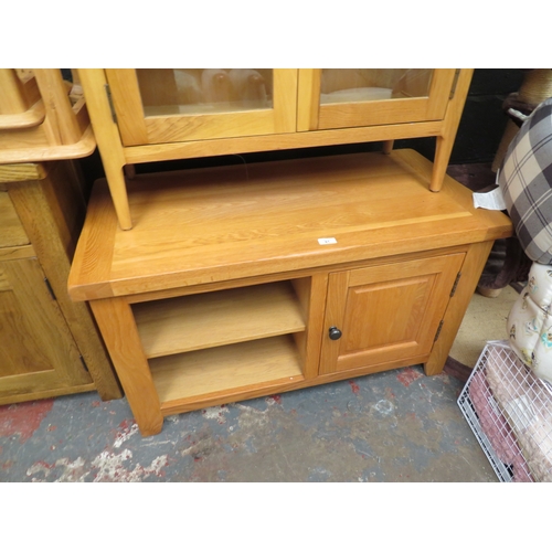Oak storage unit with shelves and cupboard