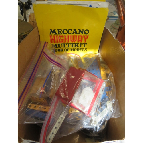 Highway multi kit Meccano pieces with manual