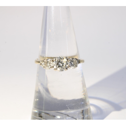 18ct yellow gold five stone diamond ring, claw set with five graduating ...