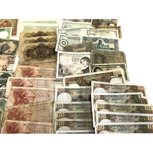 A quantity of banknotes to include a George V ten shillings treasury ...