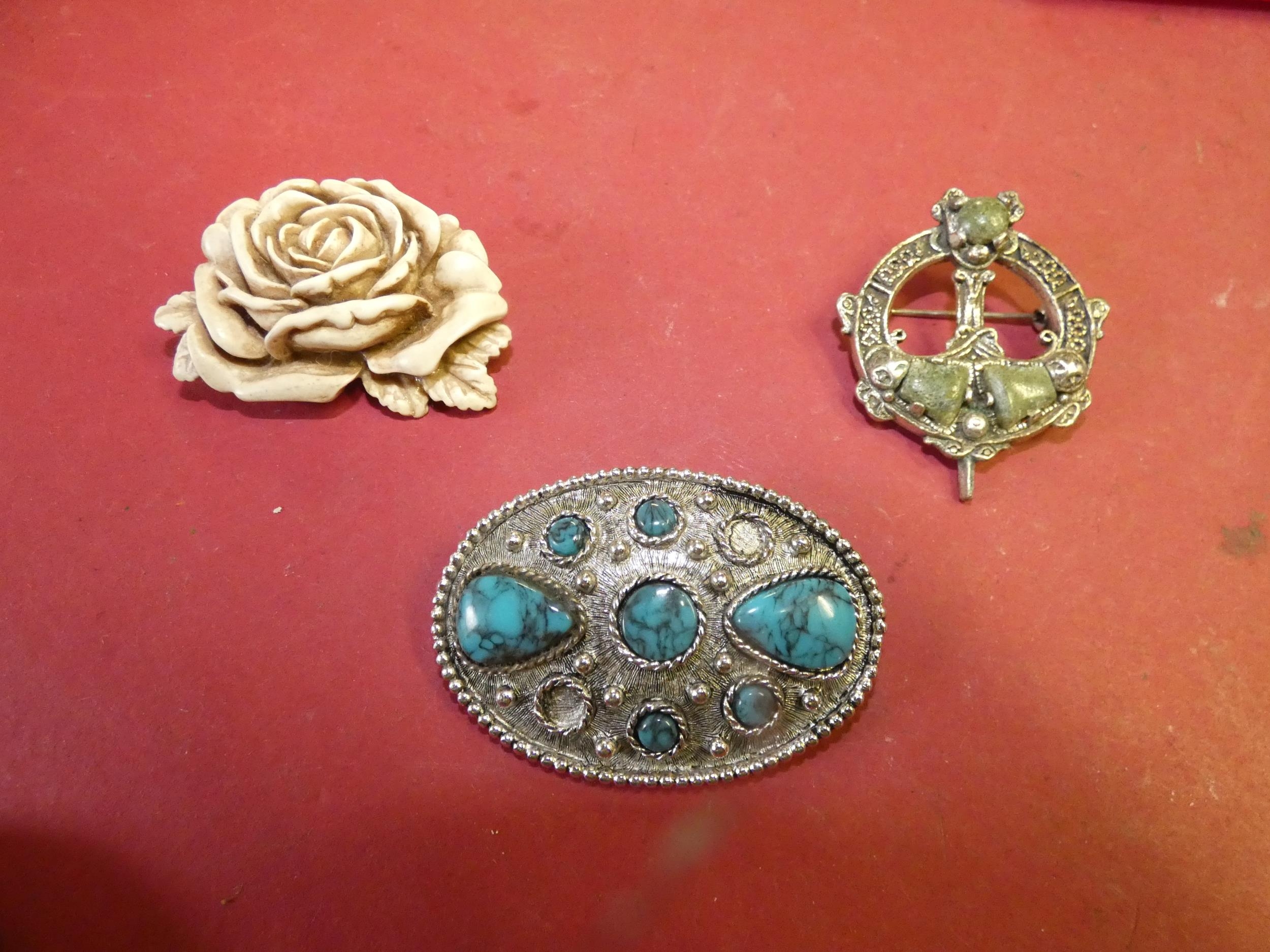 3 VINTAGE LADIES BROOCHES