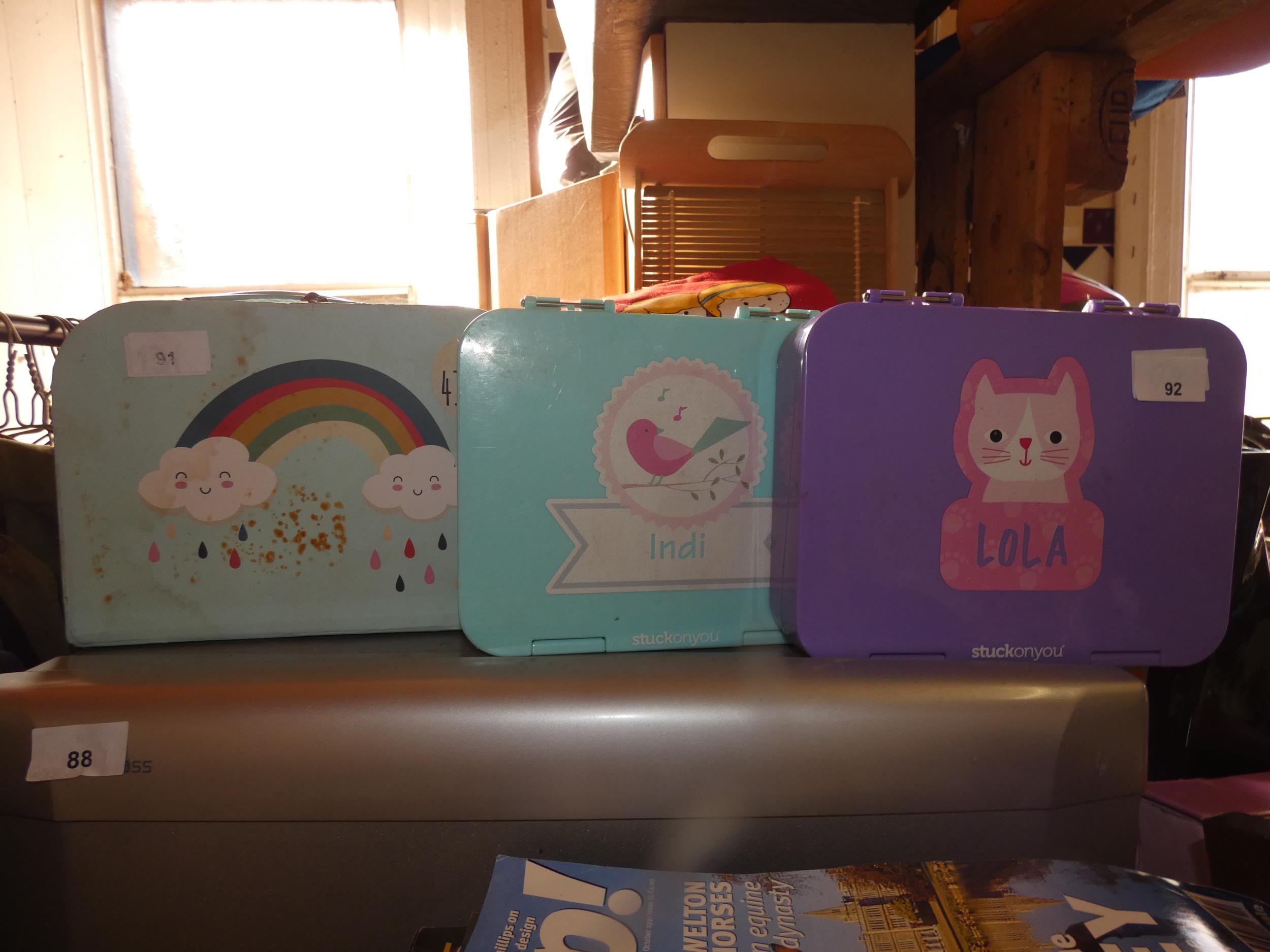 3 GIRLS LUNCH BOXES