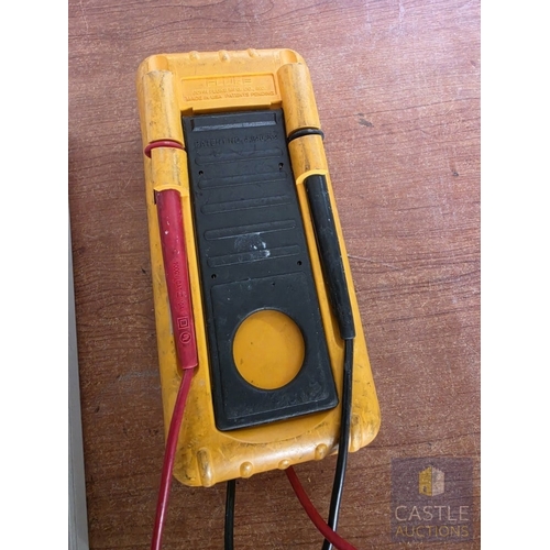 FLUKE 77 Series II Multimeter (Basic Test and Powers On), Together with ...